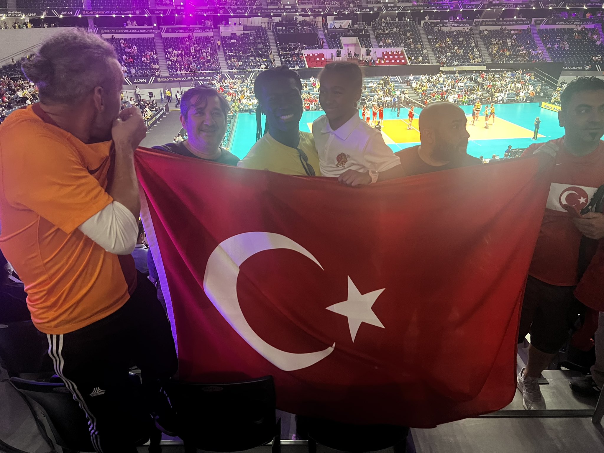 Fransız Millî Futbolcu Bafétimbi Fredius Gomis Kızımı Okuldan Aldım Ve