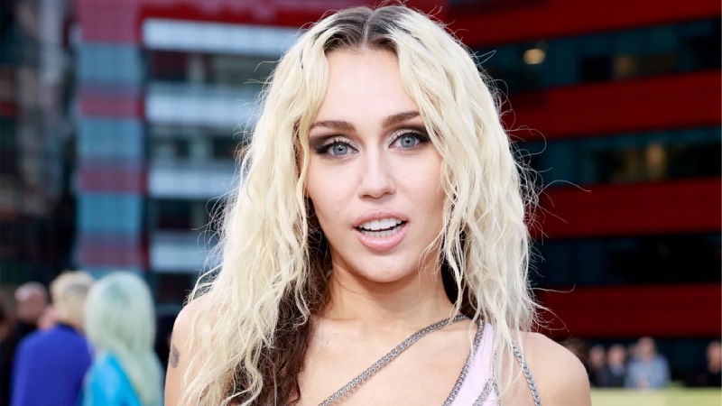Miley Cyrus, hayranına karşı uzaklaştırma kararı çıkarttı - Fotoğraf ...