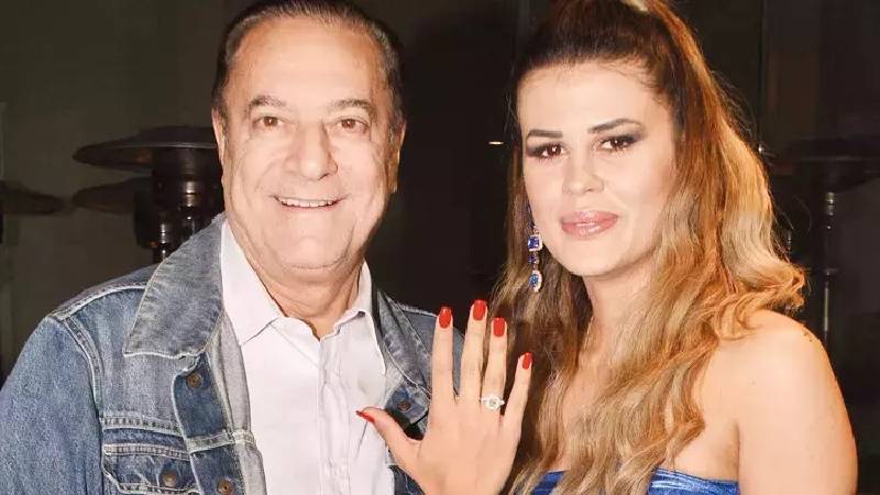 40 yaş küçük sevgilisi ile nişanlanan Mehmet Ali Erbil'e çocuklarından ... 40 yaş küçük sevgilisi ile nişanlanan Mehmet Ali Erbil'e çocuklarından ...