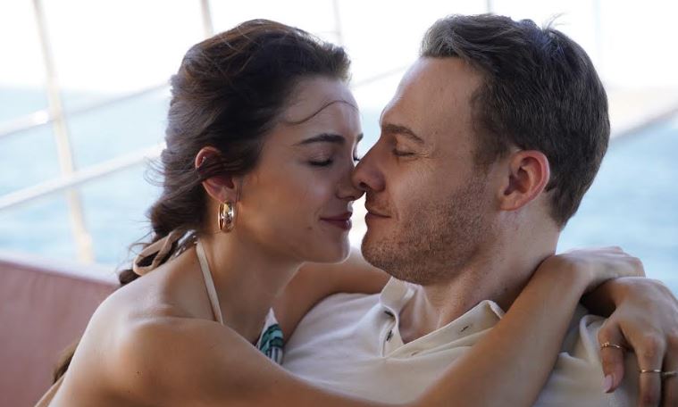 Hürriyet yazarı: Hafsanur Sancaktutan ile Kerem Bürsin, gizli gizli buluşuyor - Fotoğraf Galerisi