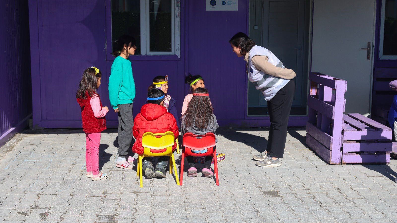 TKDF öncülüğünde, TEGV ve TOG iş birliğiyle deprem bölgesindeki kadın ...