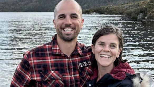 Eşinin hayatını kurtarırken 16 metrelik timsah tarafından öldürüldü