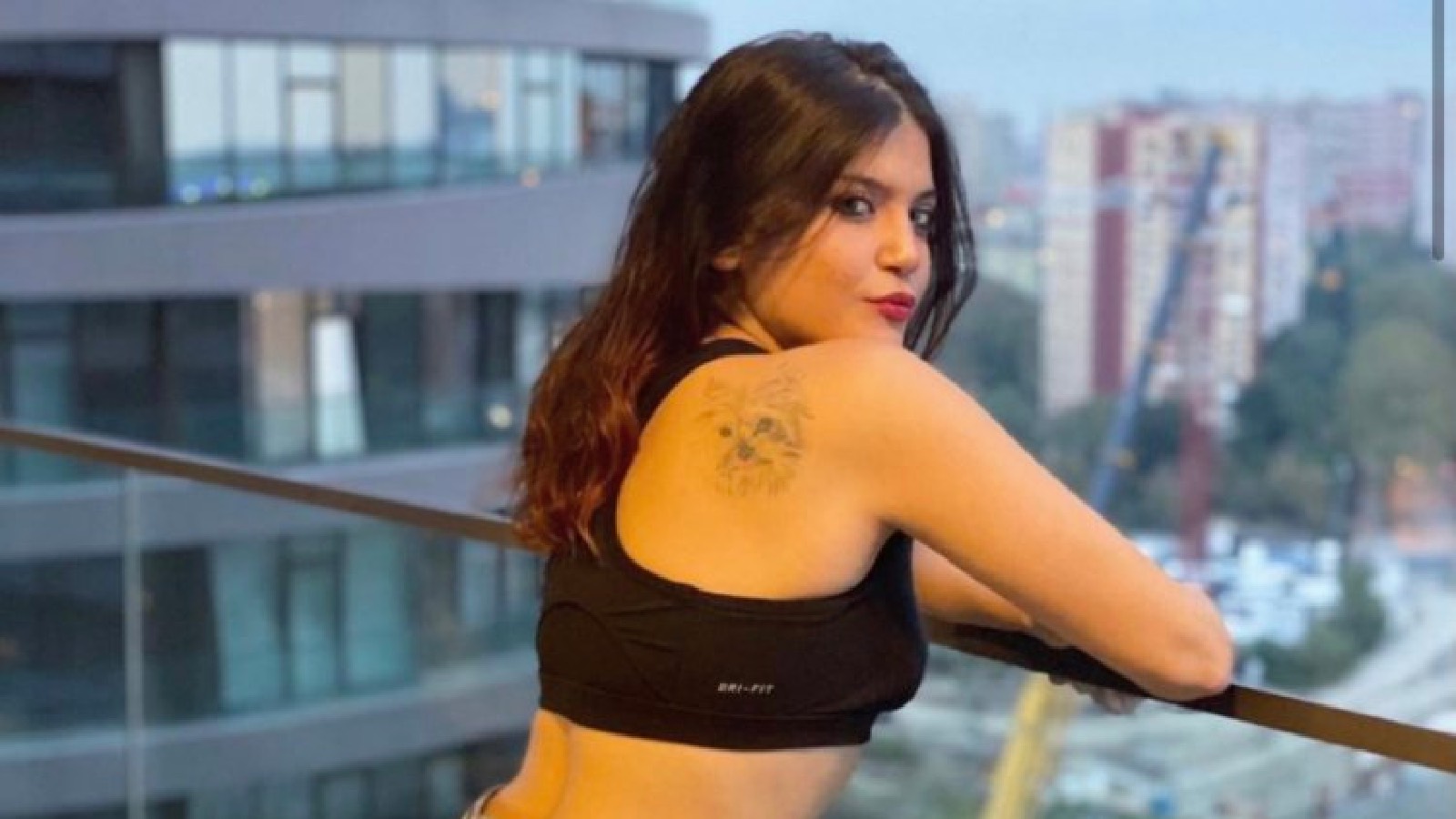 Kızılcık Şerbeti'nin "Nilay"ı Feyza Civelek muhteşem manzaralı evini gezdirdi! - Fotoğraf Galerisi