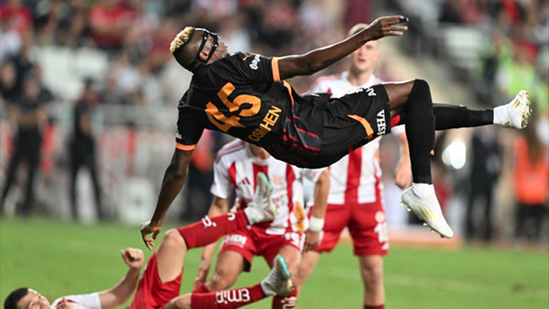 Dünya, Osimhen'in röveşata golünü konuşuyor: "Kelimenin tam anlamıyla ...