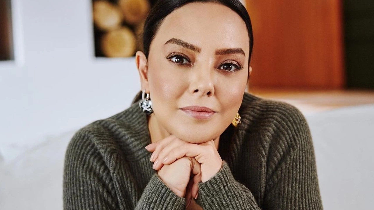 Ebru Gündeş'in 29 Ekim'de Ankara'da konser vermesi tartışmalara neden oldu - Fotoğraf Galerisi