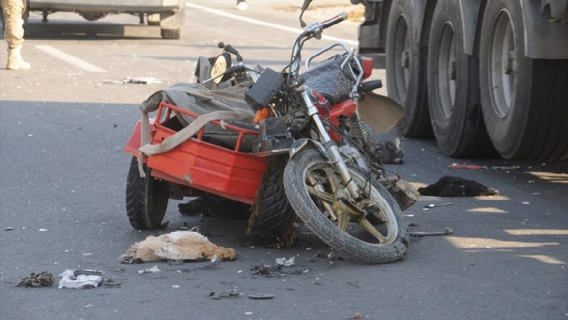 Tırın çarptığı sepetli motosikletin sürücüsü hayatını kaybetti