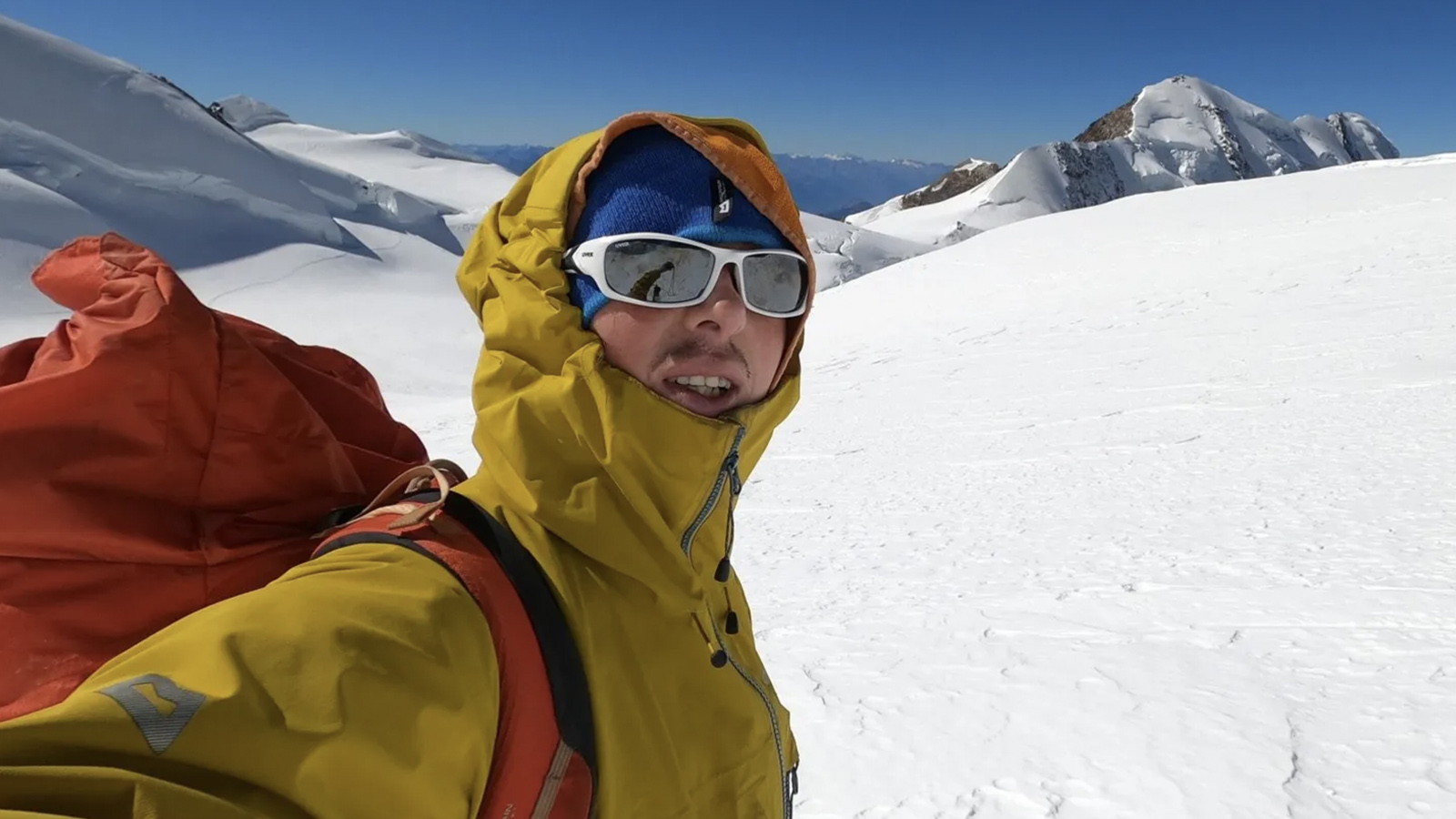 Slovak dağcı Ondrej Huserka, Nepal'deki zirve tırmanışından inerken ...