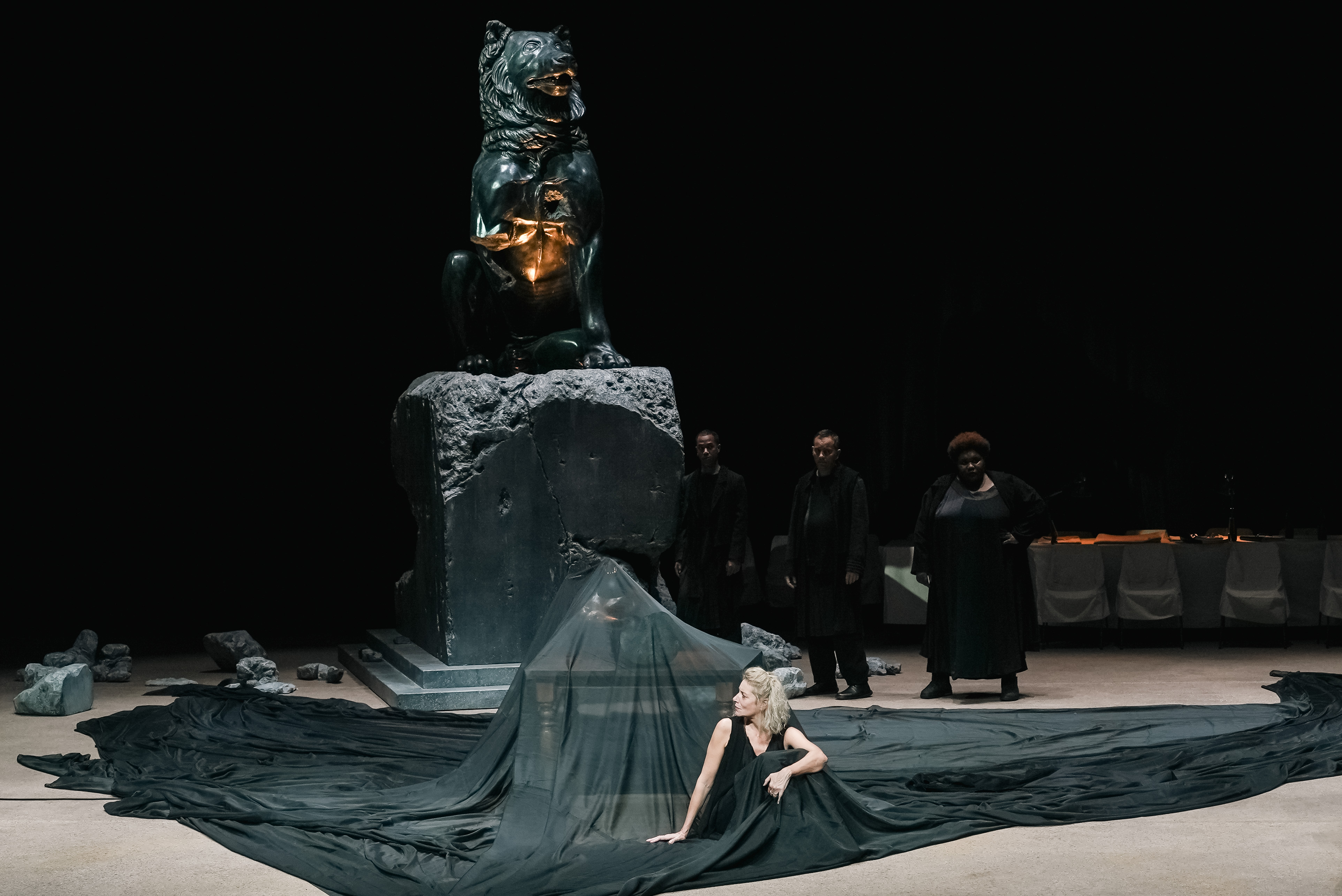 “Zarif ve kırılgan”: Fransa’dan bir oyun, bir sergi ve bir konser