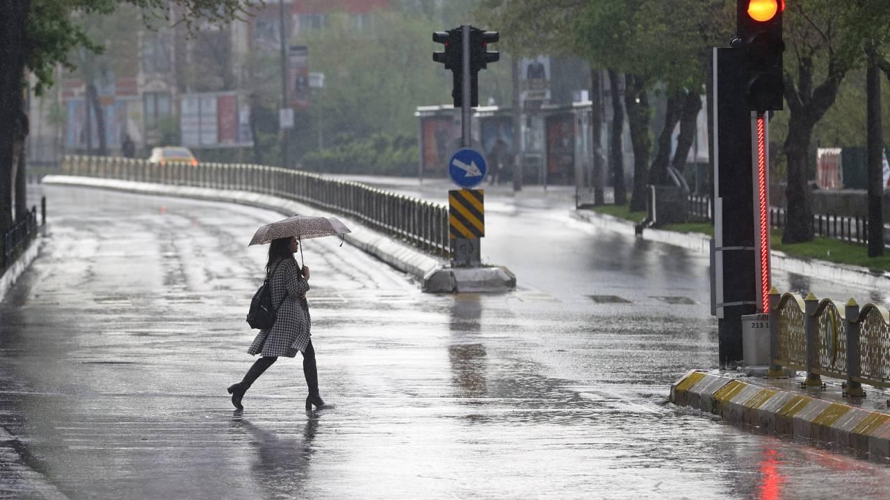 Kar, fırtına, yağmur hayatı felç etti; Meteoroloji 24 il için “sarı” ve ...