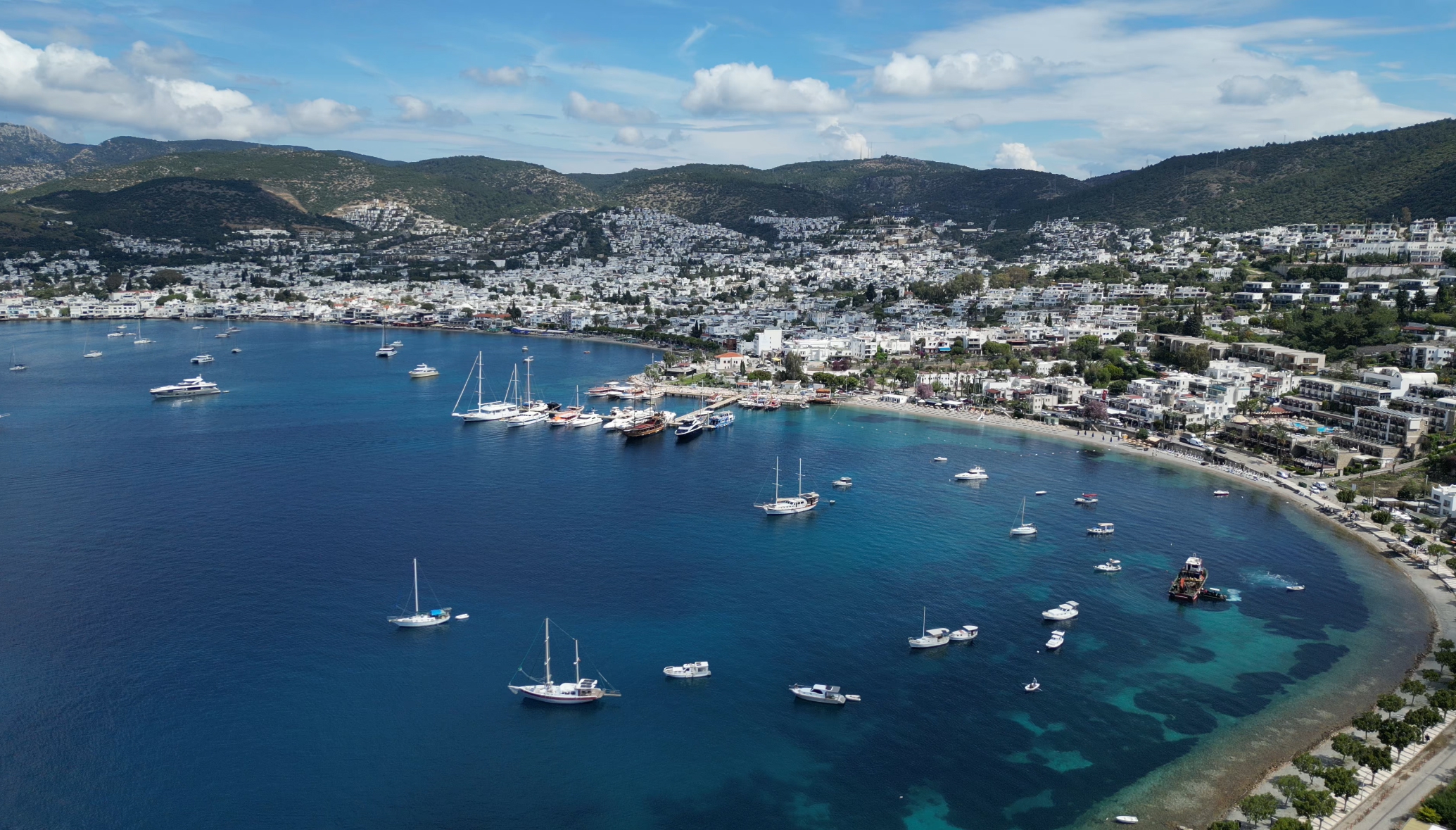 Bodrum'da mavi yolculuk sezonu başladı: Turistler guletlerle düzenlenen ...