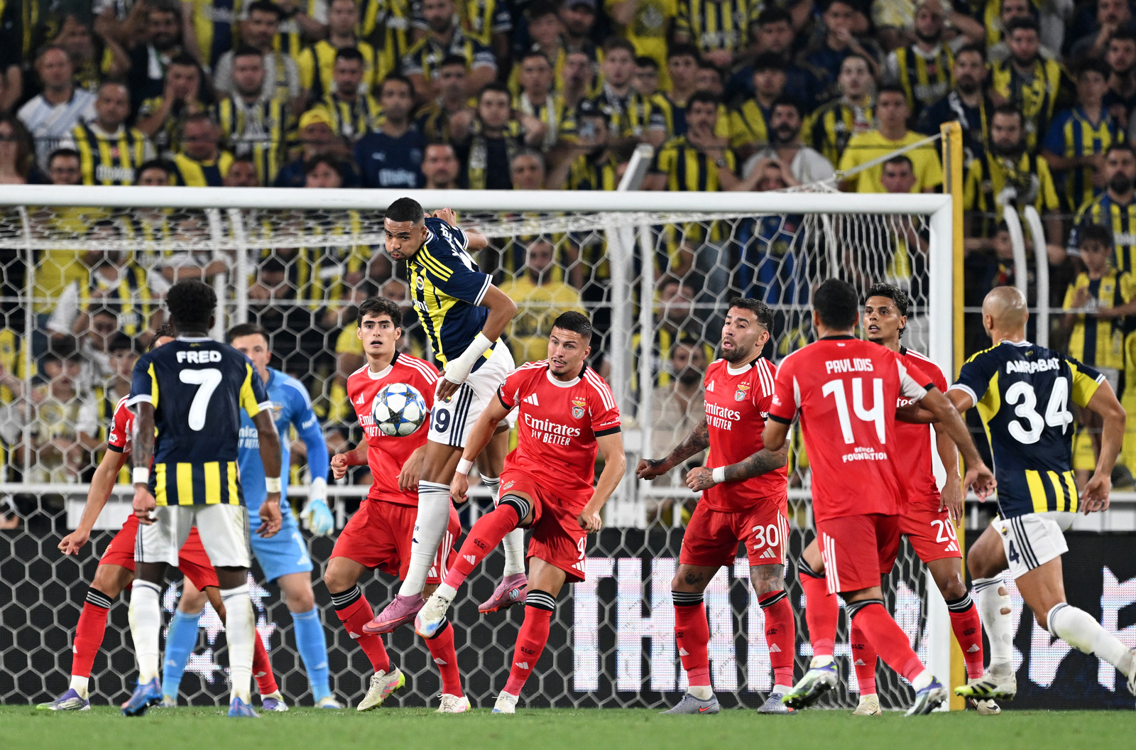 Spor yazarları Fenerbahçe - Benfica karşılaşmasını değerlendirdi ...