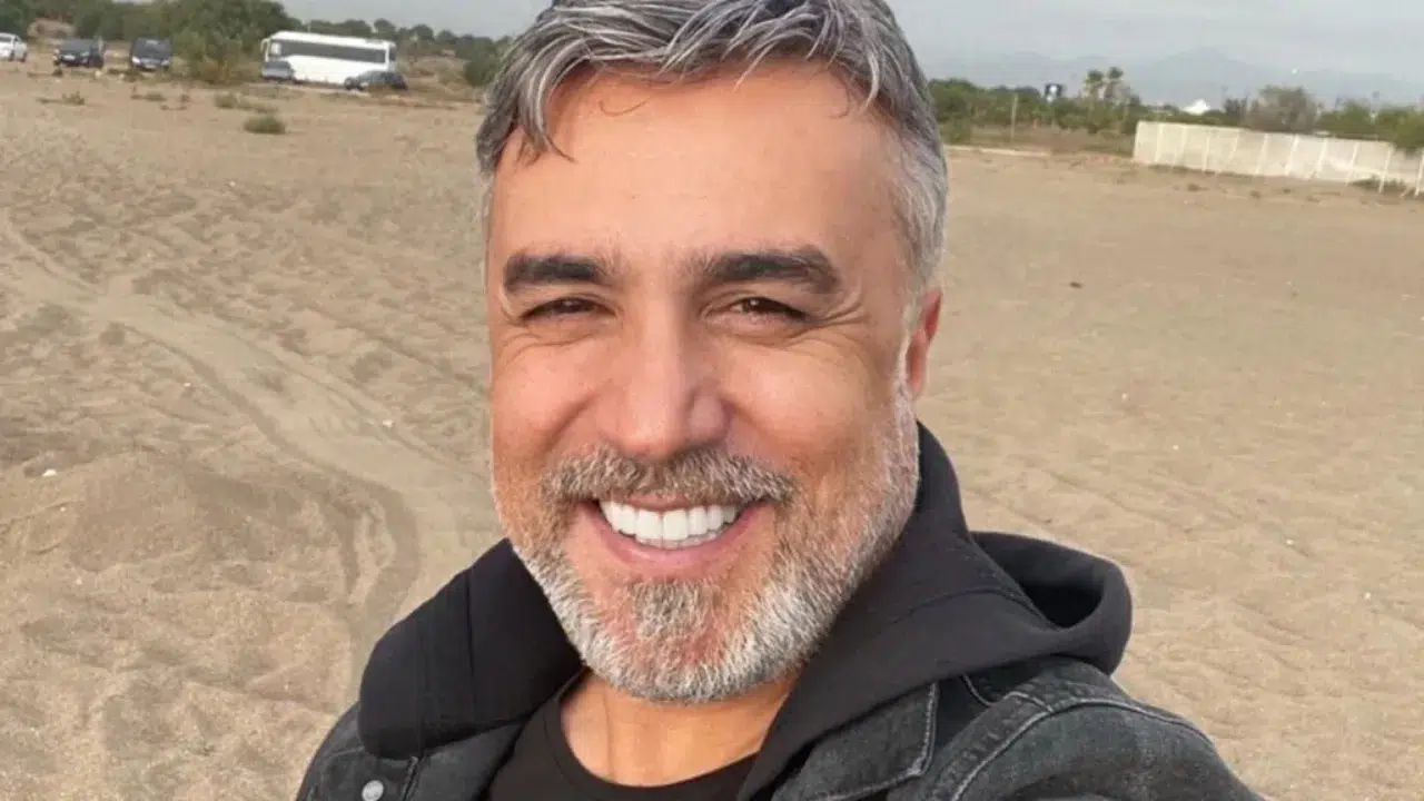 Özcan Deniz'den yeni imaj: "Yeni karaktere doğru adım adım" diyerek ...