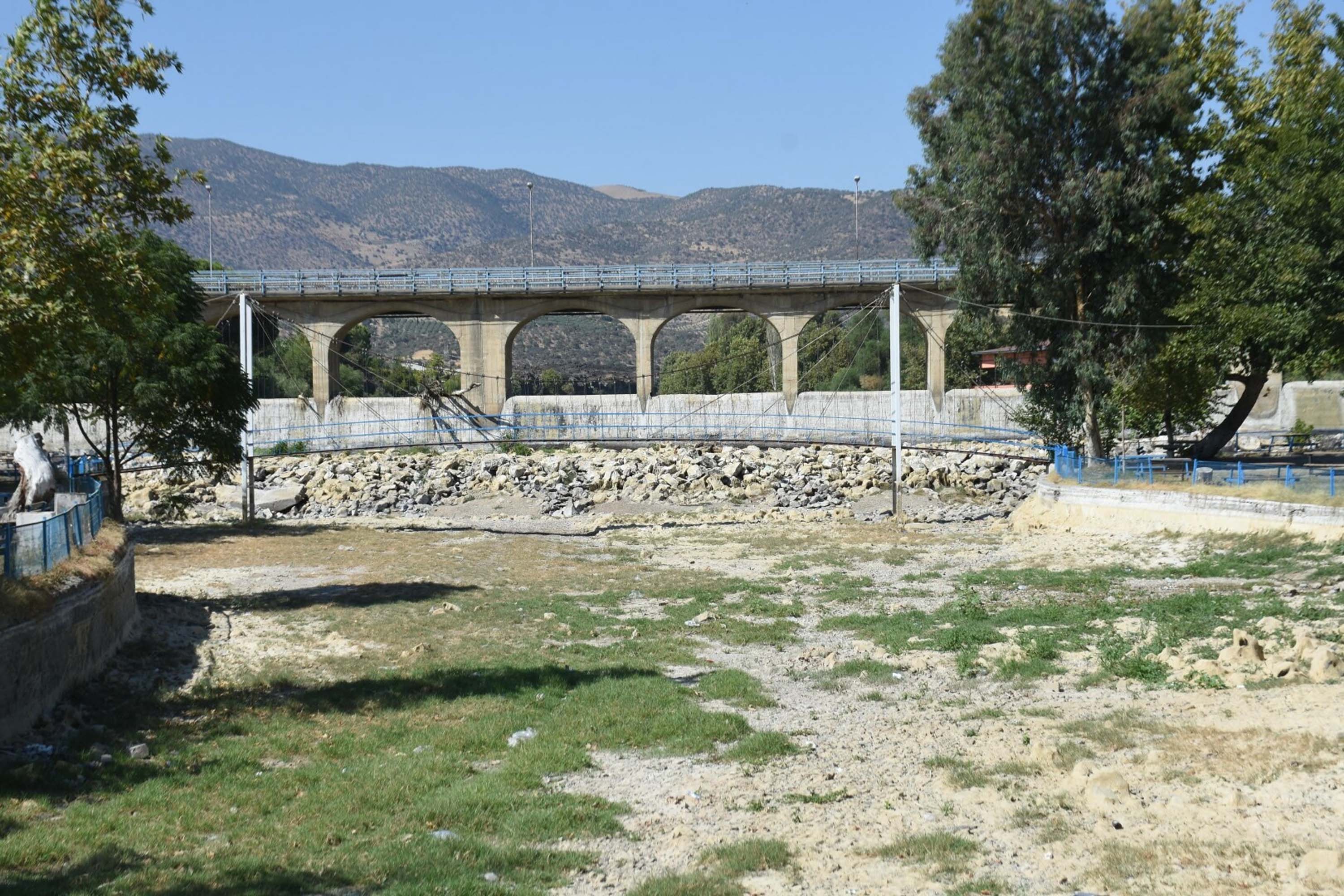 Gediz Nehri kurumaya yüz tuttu! - Foto Galerisi
