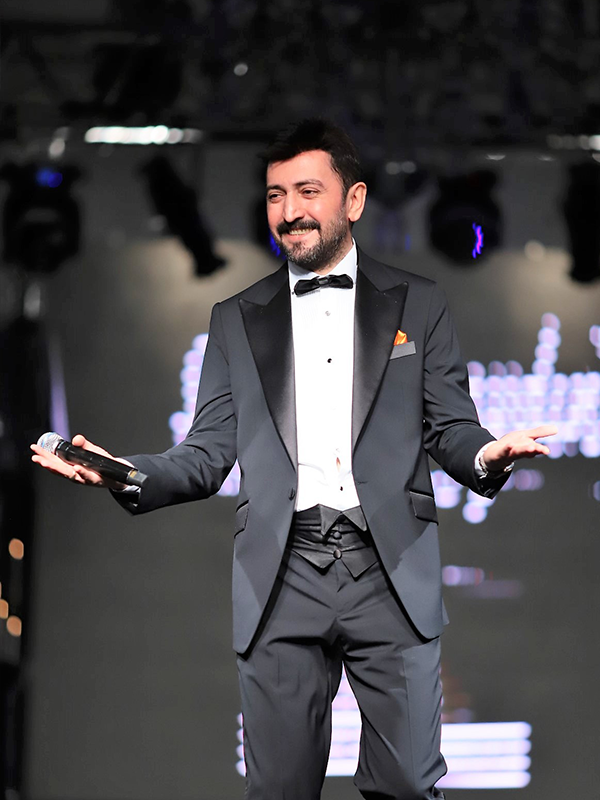 Edis'in transparan sahne kıyafetine Ferman Toprak'tan tepki: Bizim ...