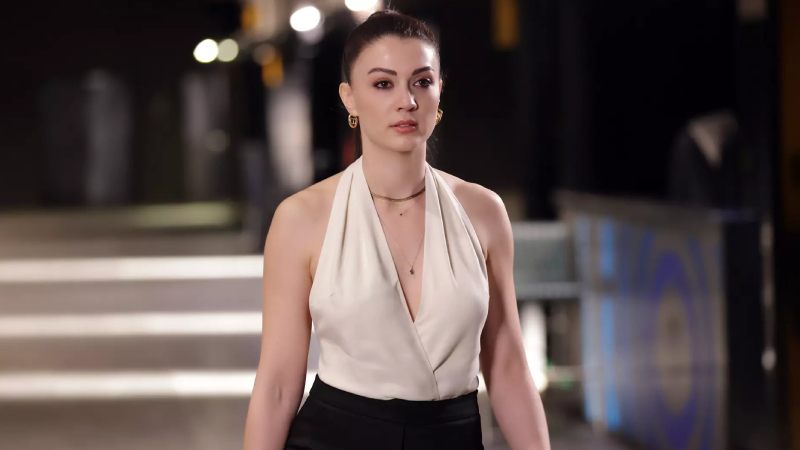 Burcu Özberk: Ben çirkin adam seviyorum - Foto Galerisi