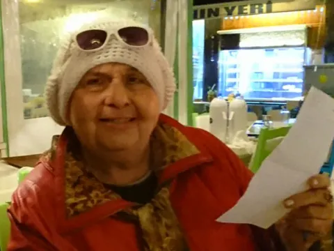 'Bir Fincan Kahve Olsam', 'Hür Doğdum Hür Yaşadım' ve 'Benim Gözüm ...