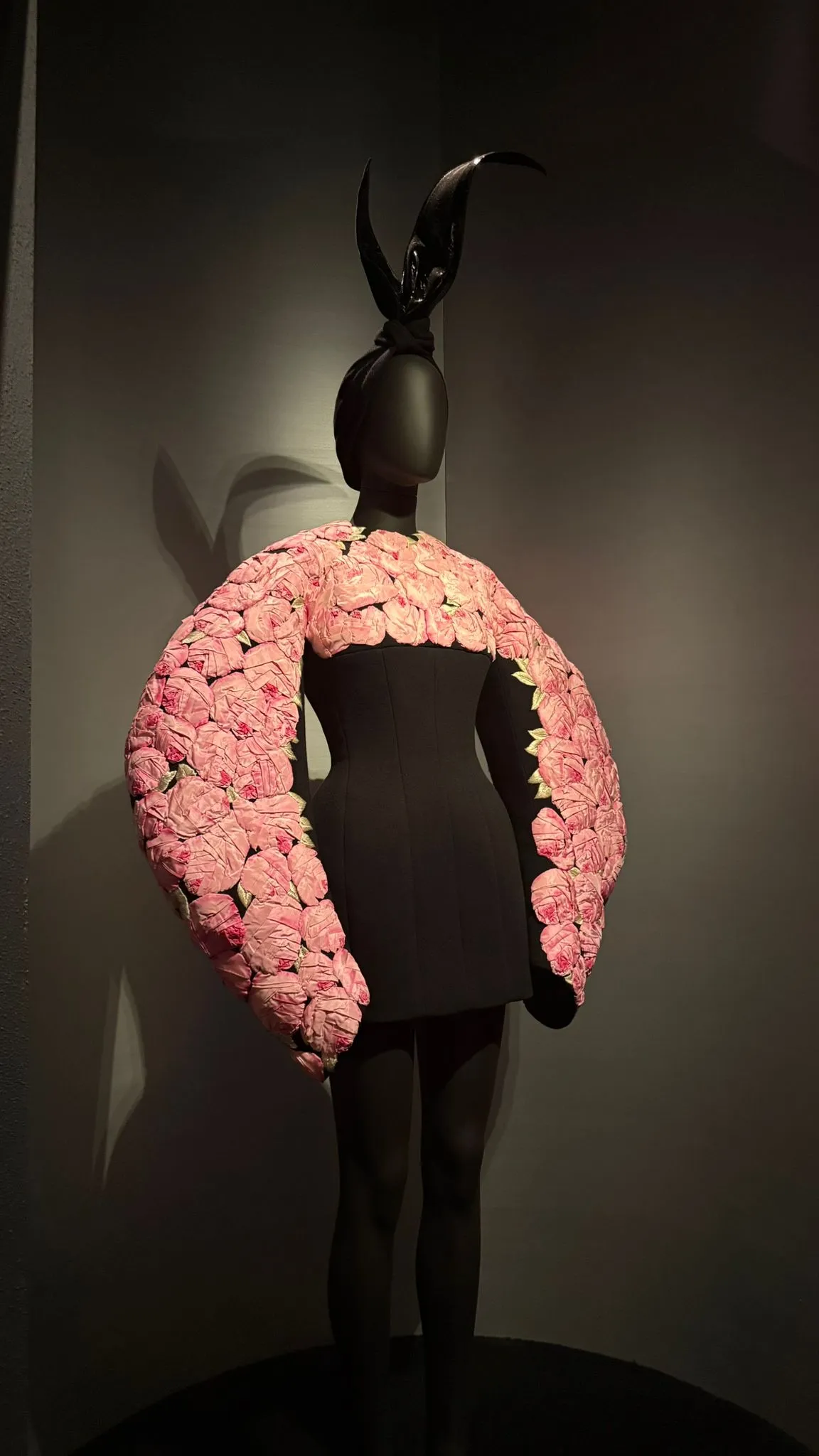 Schiaparelli'de gördüğüm: Moda sadece ne giydiğimizi değil, neye ...