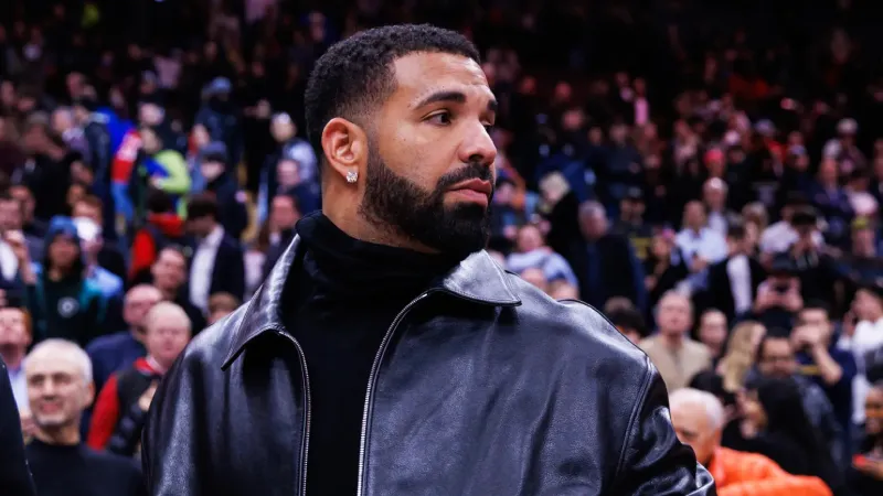 Drake dinlenme rekoru kırdı!
